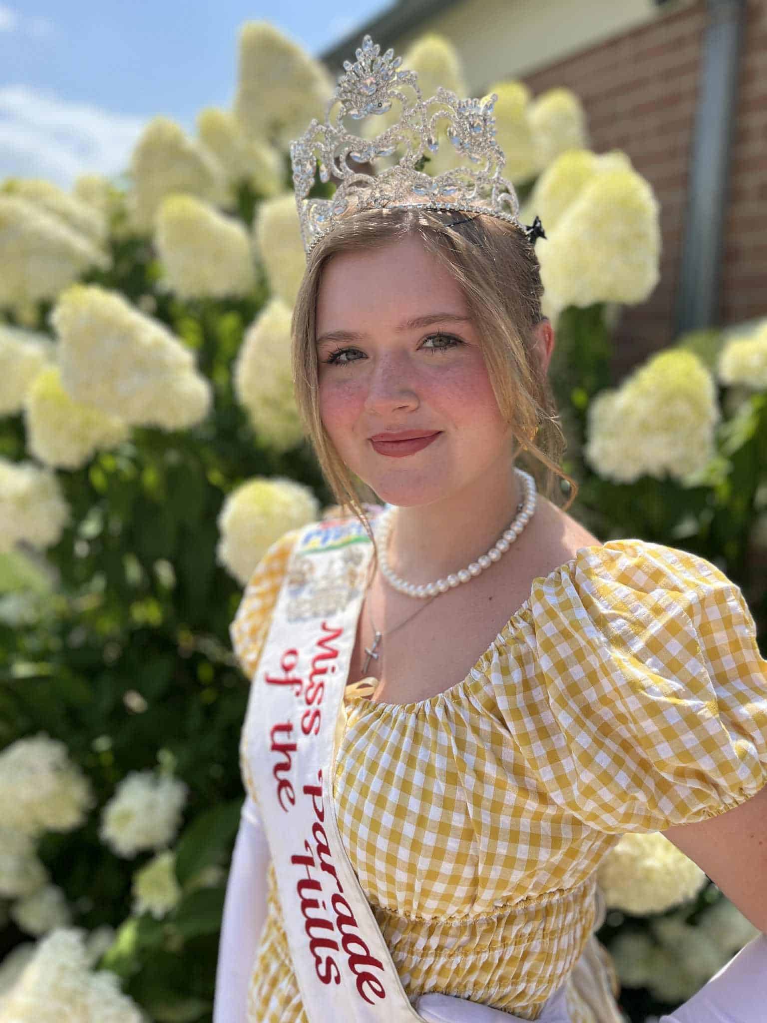 Applauding Max Mace's year of service as Parade of the Hills Queen ...